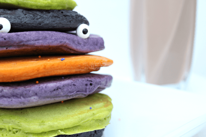 Colorfully Eerie Halloween Pancakes – Easy Halloween Breakfast