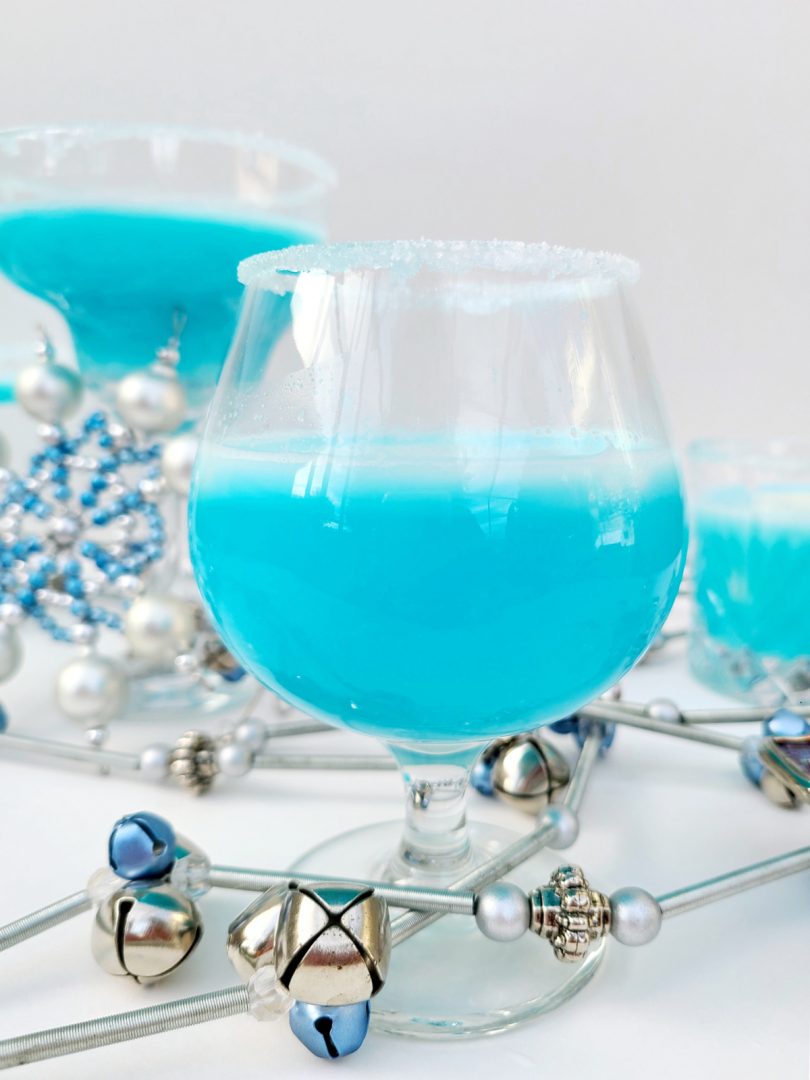 The Blue Frosted Snowflake Cocktail | Elsa's Frozen Snowflake Cocktail