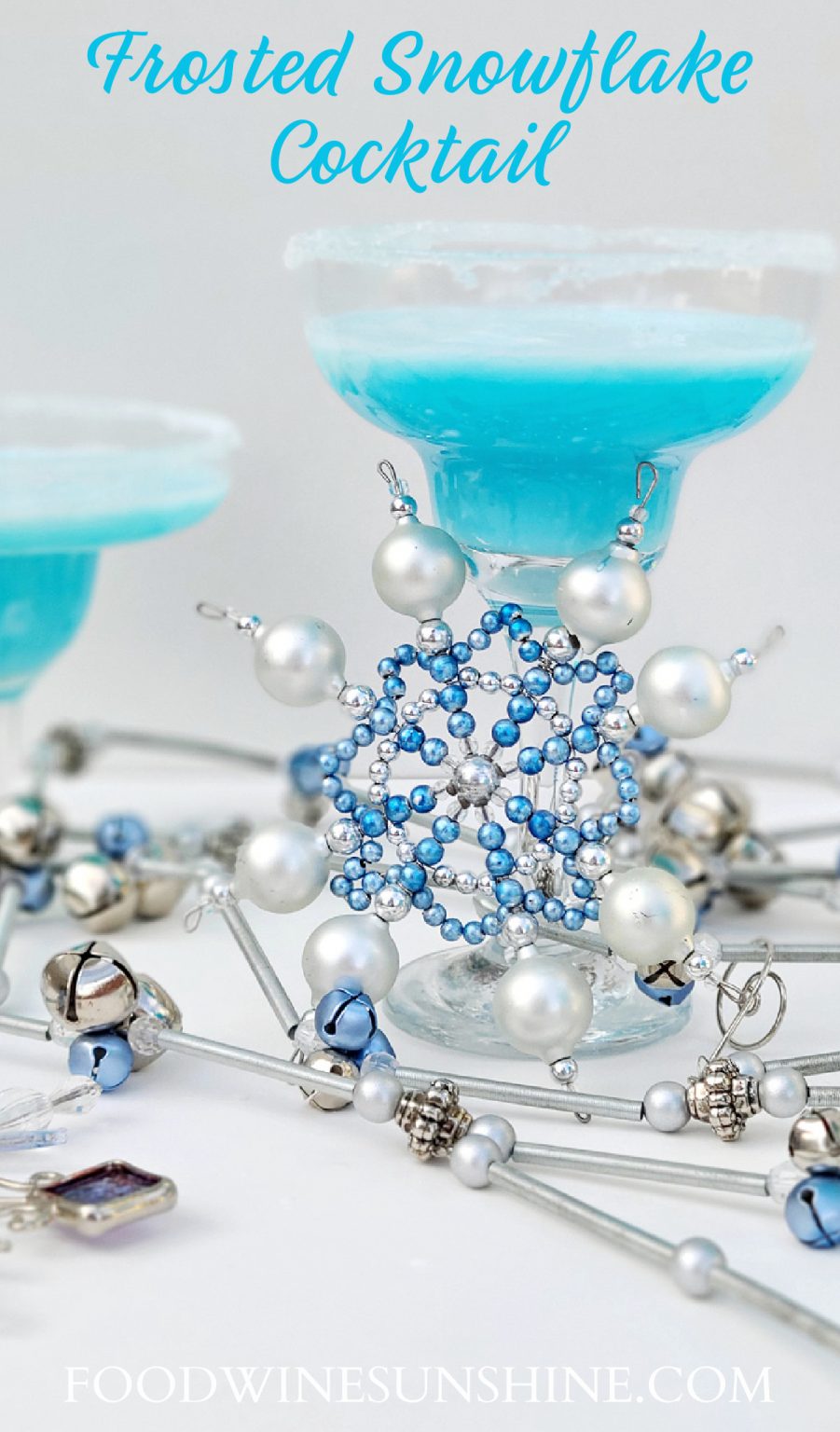 The Blue Frosted Snowflake Cocktail | Elsa's Frozen Snowflake Cocktail