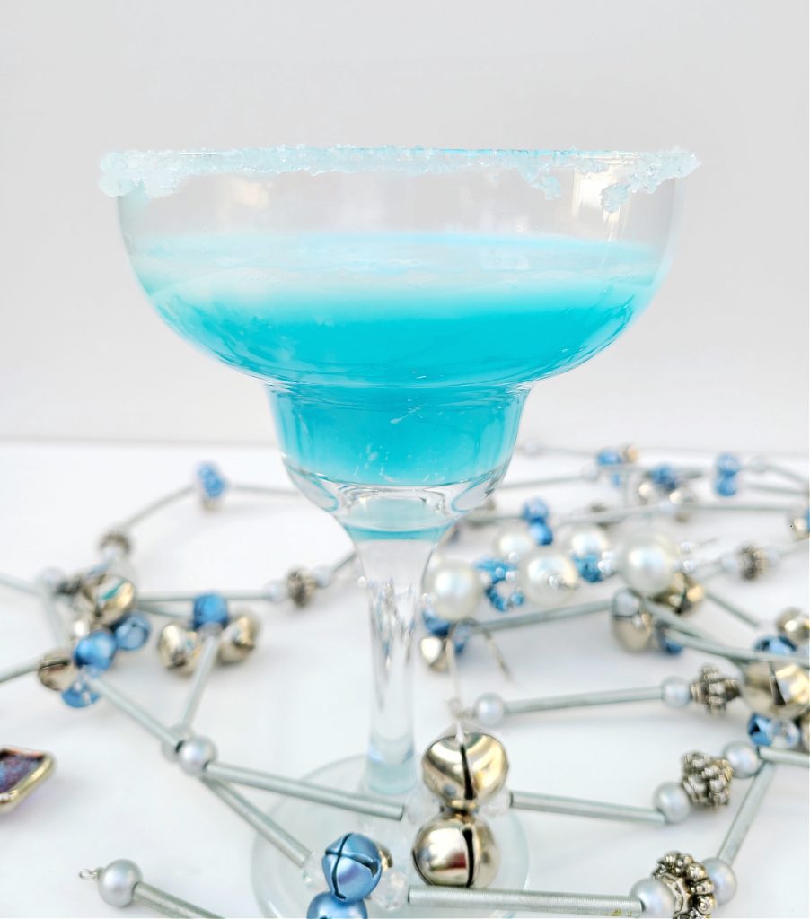 The Blue Frosted Snowflake Cocktail | Elsa's Frozen Snowflake Cocktail