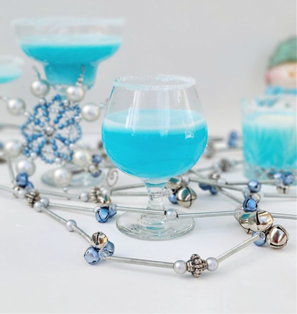 The Blue Frosted Snowflake Cocktail | Elsa's Frozen Snowflake Cocktail