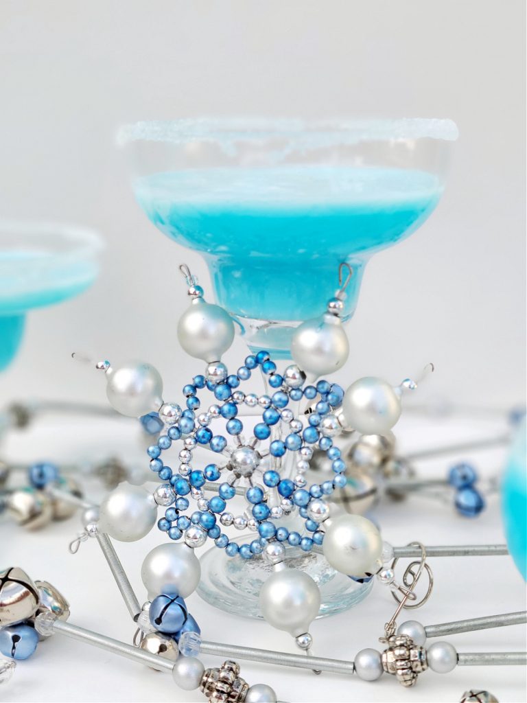 The Blue Frosted Snowflake Cocktail | Elsa's Frozen Snowflake Cocktail