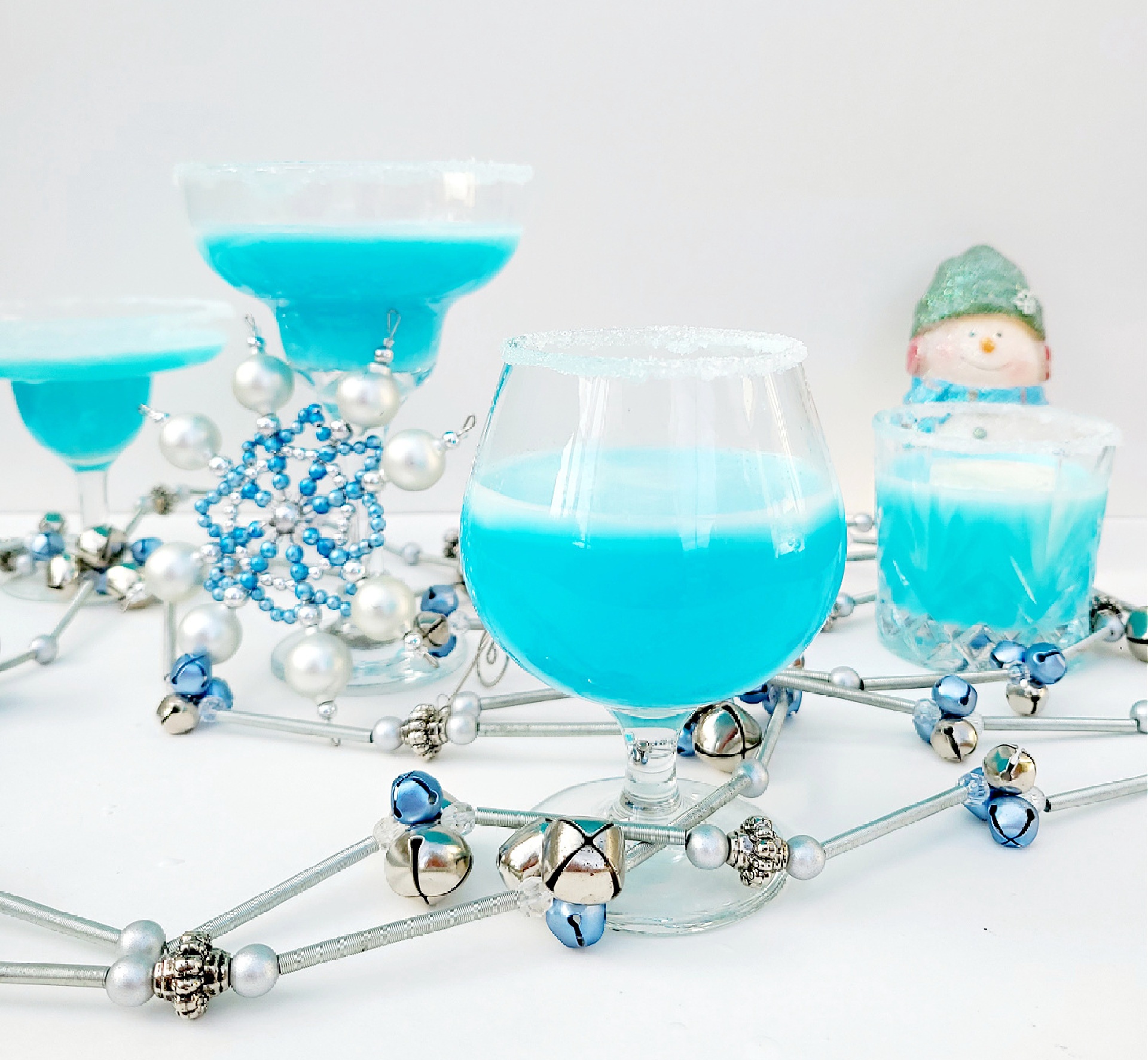 The Blue Frosted Snowflake Cocktail | Elsa's Frozen Snowflake Cocktail