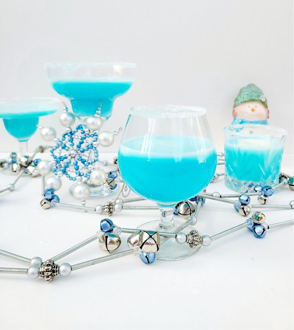 The Blue Frosted Snowflake Cocktail | Elsa's Frozen Snowflake Cocktail