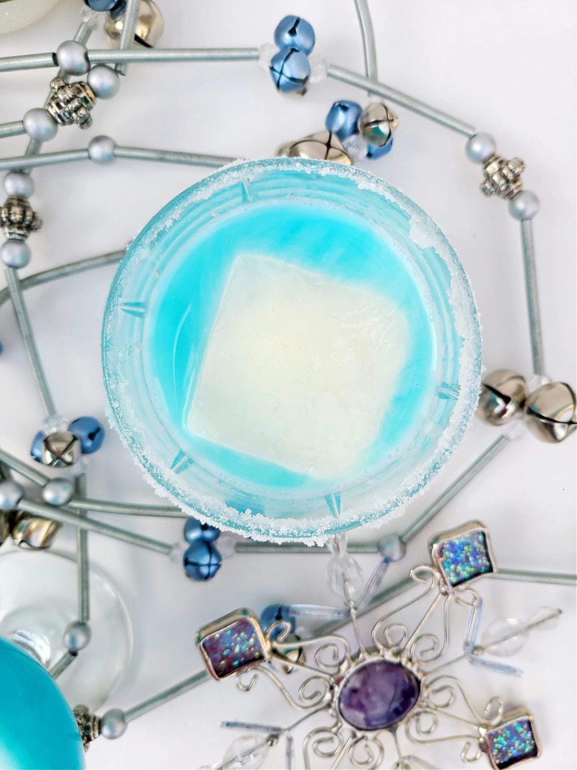 The Blue Frosted Snowflake Cocktail | Elsa's Frozen Snowflake Cocktail