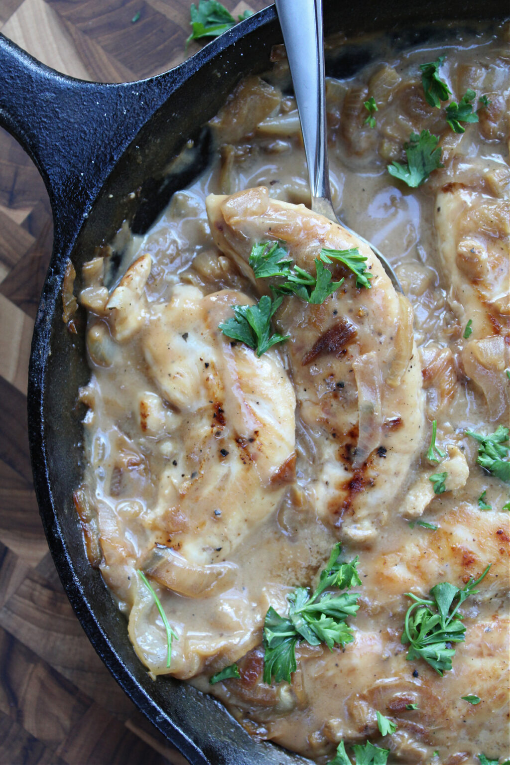Creamy Chicken and Caramelized Onions Skillet