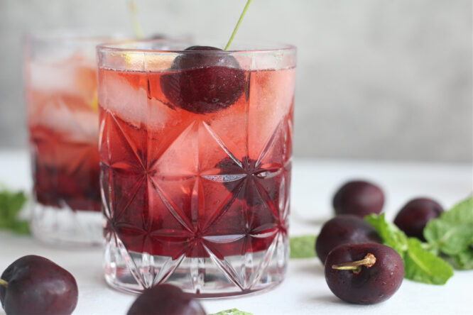 Cherry Smash Old Fashioned Cocktail | Cherry Cocktails