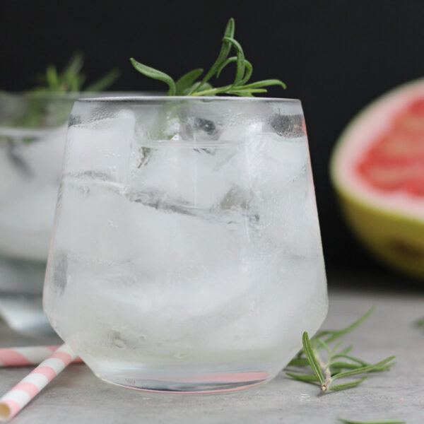How To Make The Perfect Pummelo Gin Fizz